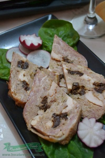 Terina de pui cu prune uscate