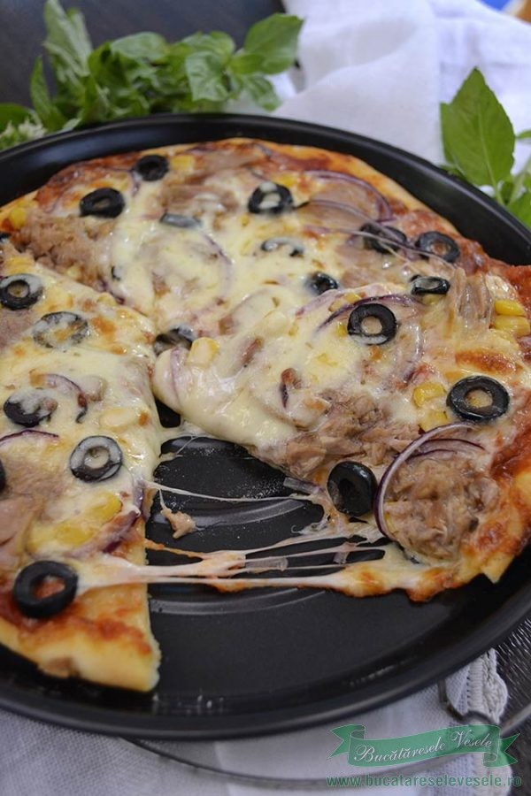 Pizza cu ton si mozzarella - Bucataresele Vesele