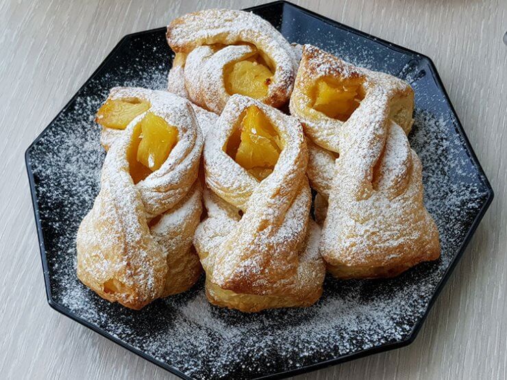 Foitaj umplut cu bucati de ananas - Bucataresele Vesele