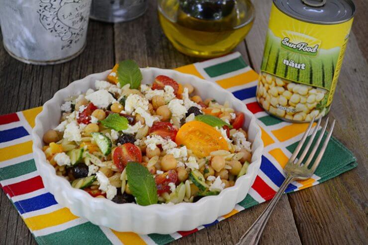 Salata de paste orzo cu naut - Bucataresele Vesele
