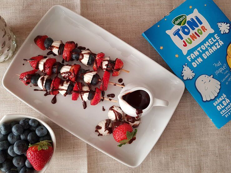 Frigarui dulci cu branza si fructe - Bucataresele Vesele