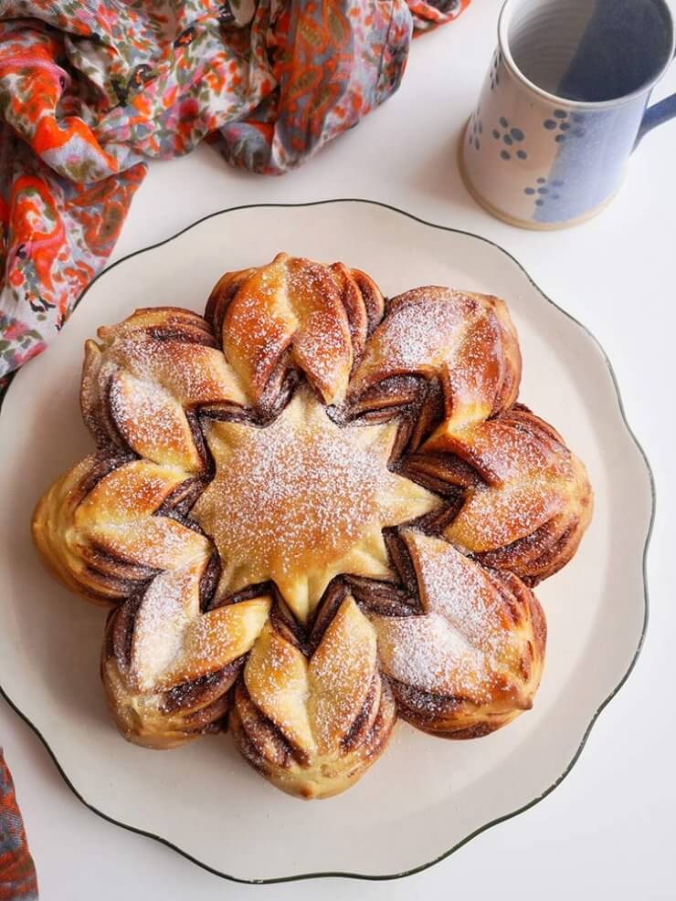 Cozonac floare cu crema de alune - Bucataresele Vesele