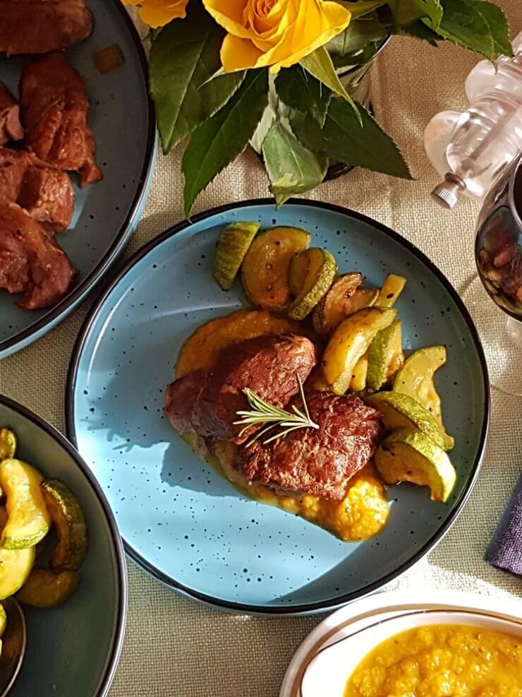 Obraji de porc cu legume - Bucataresele Vesele - friptura frageda