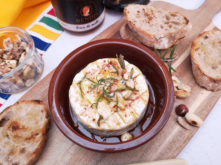 branza-brie-la-cuptor-cu-nuci-si-miere-1 - Bucataresele Vesele